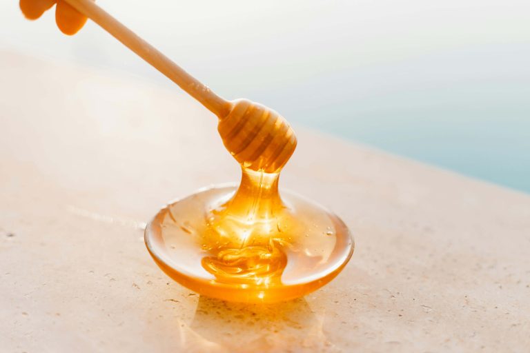 Mānuka Honey Faces 26% Export Decline, Report Says
