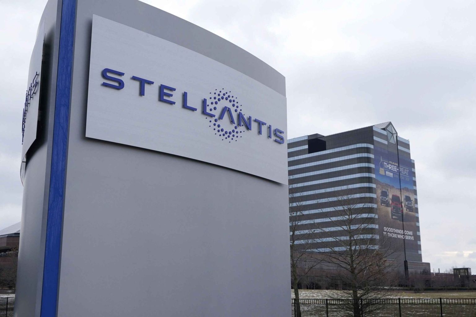 Stellantis predicts sharp revenue decline in first half of 2025